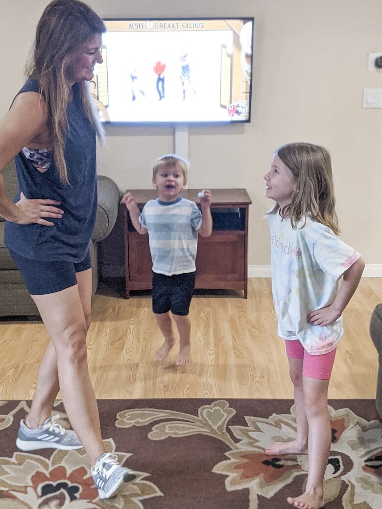 7 Uplifting Ways to Workout at Home as a Family in the Midst of a ...